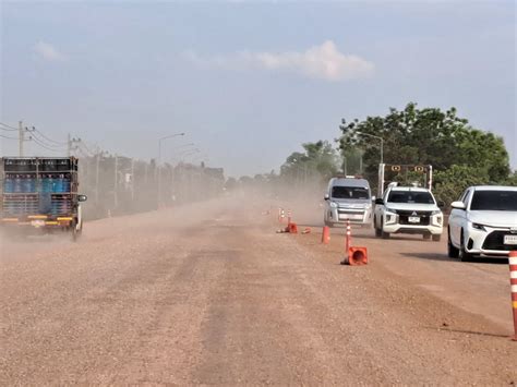 สถานีหนองคาย 2เดือนผ่านไปก็ยังไม่เสร็จ หมอกฤดูร้อนขูดหน้าถนนทิ้งไว้ผ่านมา 2 กว่าแล้วจะเสร็จ