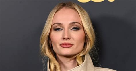 Verletzung Bei Lara Croft Dreh Sophie Turner Muss Pausieren 1and1