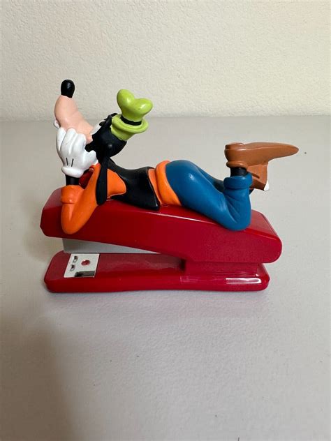 Walt Disney Goofy Red Stapler With Goofy Daydreaming 5 1 4 Long 4592660467