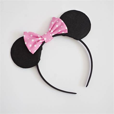 Комплект Мини Маус за рожден ден с пола на точки и името на детето