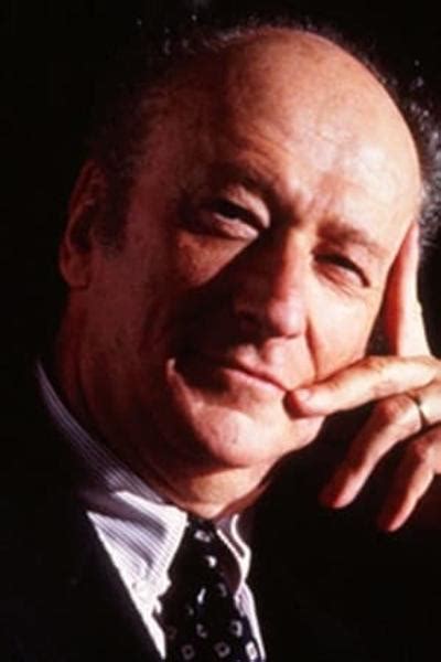 Lee Wallace About Entertainmentie