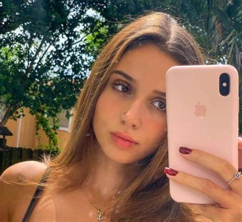 Selfie Girls 43 Pics
