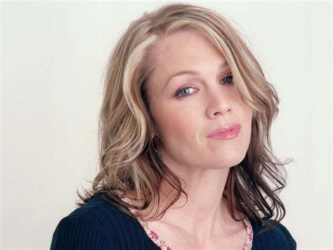Download Jennie Garth Posing Elegantly For A Photoshoot Wallpaper