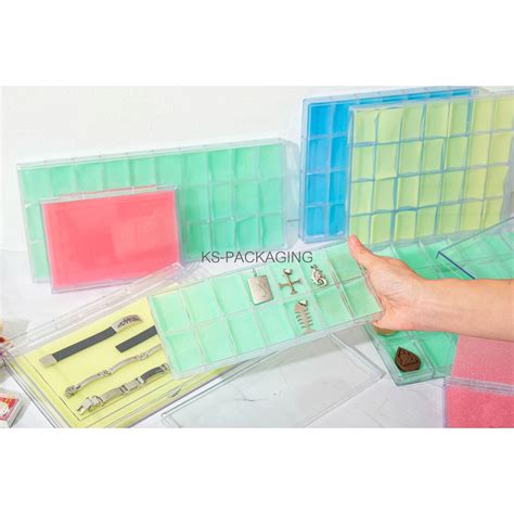 กล่องจัดเก็บพระ เครื่องประดับ แบบเรียบ และ แบบช่อง พร้อมแผ่นโฟมรอง คละสี จัดเก็บได้เป็นอย่างดี