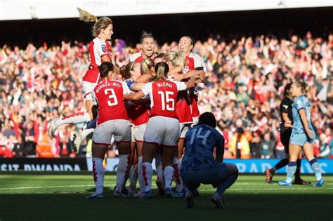 Arsenal Clinch First Barclays Wsl Win In Dramatic Match Against Aston Villa