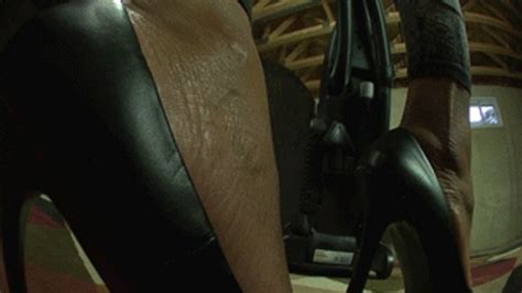 And Monae Vacuums Pt 1 Hfw Clips4sale