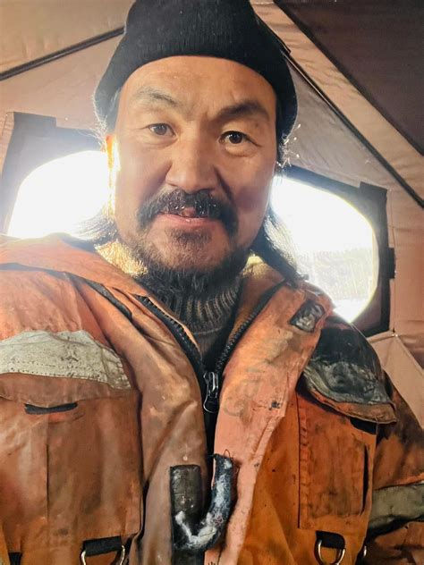 Амьдрал Насанд хүрсэн бол ажил хий Цалин гололгүй ялархалгүй бусад хүмүүс юу гэх бол гэж