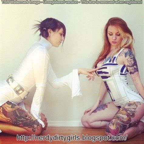 Princess Leia Checks Out R2 D2s Inner Workings Sexyminds