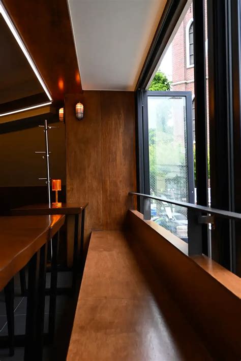 거친 인더스트리얼 컨셉 자재를 사용한 모던빈티지 18평 칵테일바 인테리어 서대문구 창천동