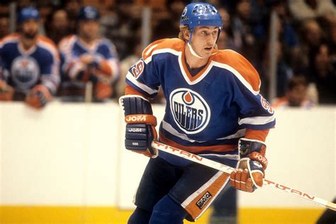 Wayne Gretzky Rookie Card Makes History After It Sells for Nearly $1.3 ...