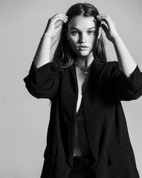 Zoe Van Uffelen The Wonders