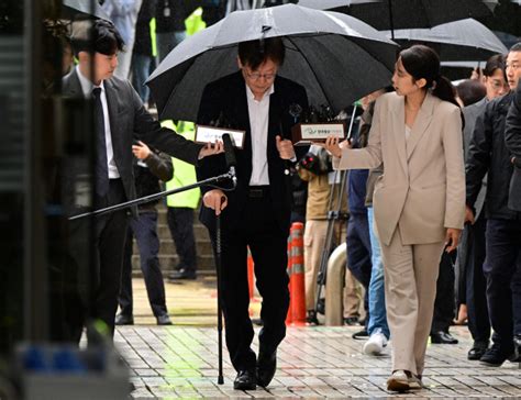 법원 향하는 이재명 대표 서울경제