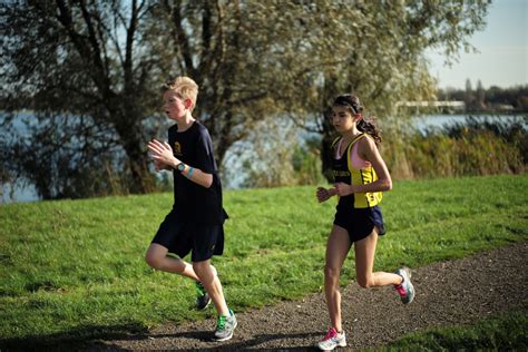무료 이미지 소녀 스포츠 호수 소년 운영 휴양 유럽 높은 조깅 달리는 사람 금연 건강 증진 협회 교차로 경주 경쟁 네덜란드 엠 학교 주자