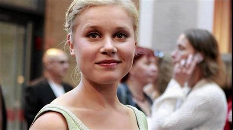 Amanda Pilke Nue 14 Photos Biographie News De Stars LES STARS NUES