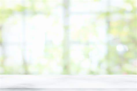 빈 나무 테이블과 창 룸 실내 장식 배경 제품 몽타주 디스플레이 디스플레이에 사용할 수 있습니다 또는 귀하의 제품을 몽타주 제품의 디스플레이 대 한 조롱 0명에 대한 스톡