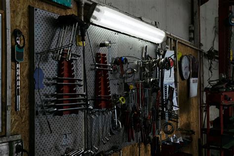 벽에 자동차 도구입니다 워크샵 도구 벽 자동 정비사 차고 수리 개념입니다 0명에 대한 스톡 사진 및 기타 이미지 0명 강철 개체 그룹 Istock