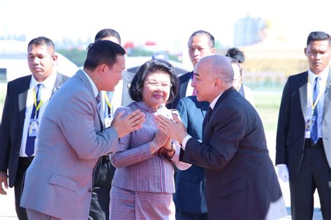 ព្រះ ករុណា ព្រះបាទ សម្តេច ព្រះ បរម នាថ នរោត្តម សី ហមុនី ព្រះ មហាក្សត្រ កម្ពុជា បាន យាង ត្រឡប់ មក