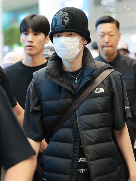 오늘 패딩 조끼입은 연예인 Mlbpark