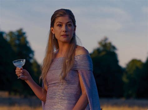Gone Girl Fame Rosamund Pike Got Mugged In London