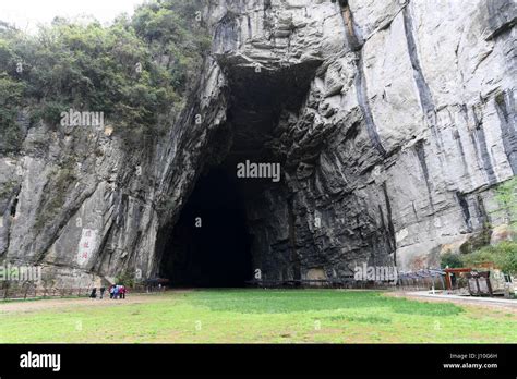 Enshi Chinas Hubei Province 17th Apr 2017 Tourists Visit The Tenglong Cave In Enshi