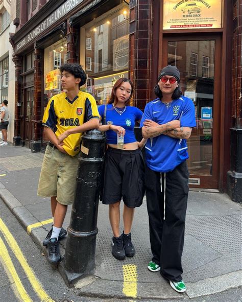 Pin By 철양 김 On 유니폼 레이어드 In 2025 Soccer Shirts Outfit Street Style Outfits Men Streetwear Fashion