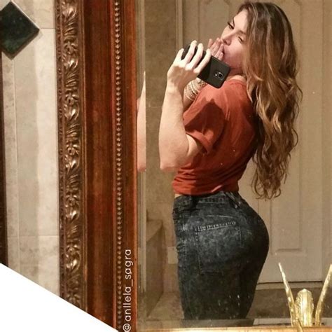 These Jeans Make That Ass Look Amazing 32 Pics