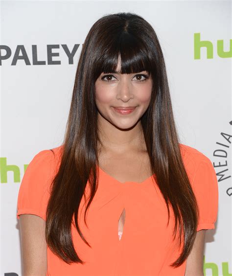 Hannah Simone Photo Gallery Best Hannah Simone Pics Celebs Place Com
