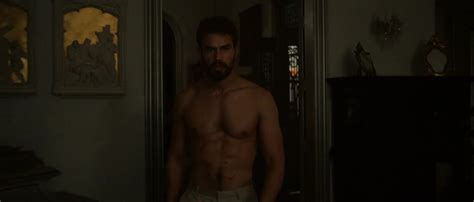 Auscaps Theo James Shirtless In War On Everyone