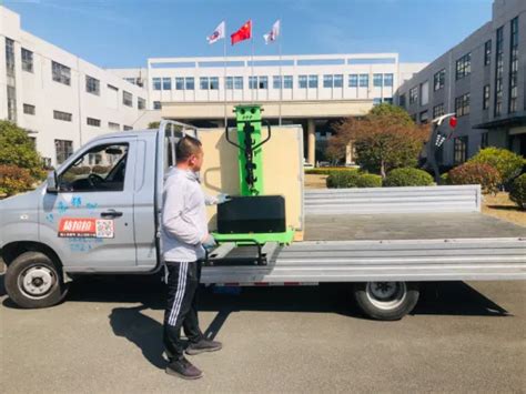 Portable Self Loading Forklift Self Loader 500kg Self Lifting Stacker