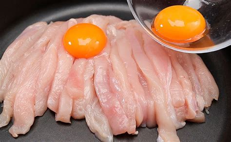 Берем куриную грудку и превращаем в куриные палочки Просят добавку даже дети которые обычно не