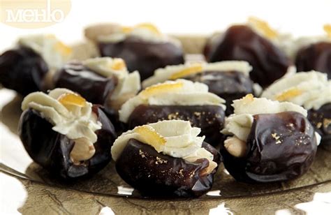 Златни фурми със синьо сирене бадеми и портокал Food Desserts