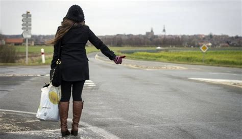 Il Prend Une Jeune Femme De 24 Ans En Stop Et La Viole à Plusieurs Reprises