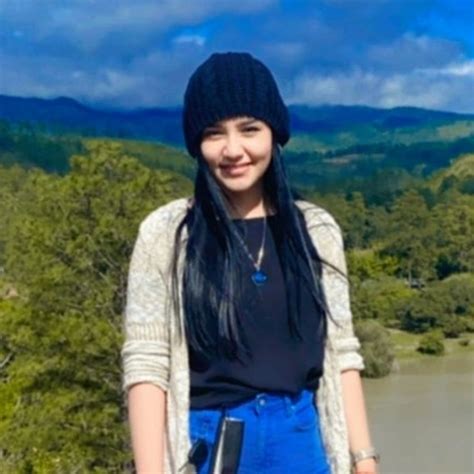 Karen Daniela Velásquez Youtube