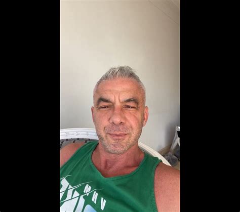 Foto Conta Atribuída A Alexandre Correa Teve Cinco Supostas