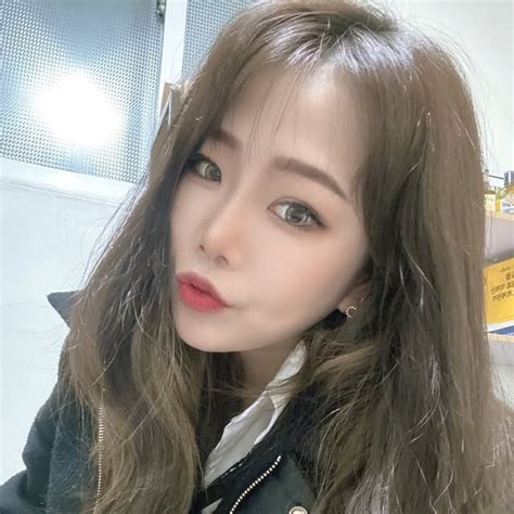 윤채아 Yoonchaea • Threads Say More