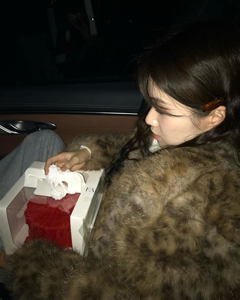 🪞윤경 패션모델 포항이랑 사랑에 빠짐요 🌅 세수도 못하고 나와서 일출을 보는데 너무 예뻐서 해 뜨는게 아쉬웠어요 최근 간 여행 중 1등이었답니다 증말