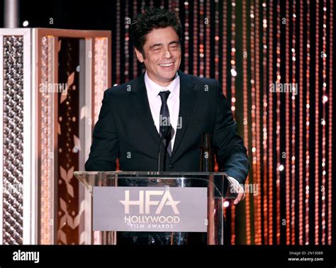Benicio Del Toro Accepts The Hollywood Supporting Actor Award For