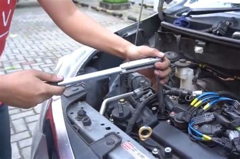Buka Busi Mobil Enggak Boleh Sembarangan Begini Cara Yang Benar Otoseken