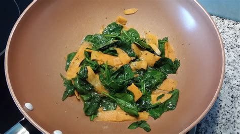 Broa Recheada Com Atum Colher De Pau E Salto Alto