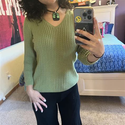 Super Cute Green Sweater 🌿🍃🌱🐢 Size S Dm For Any Depop