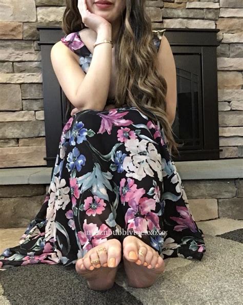 Hide Under My Dress While You Suck My Toe Rings Off Scrolller