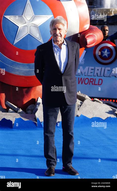 Harrison Ford Nahm An Einem Fotobesuch Für Captain America Brave New