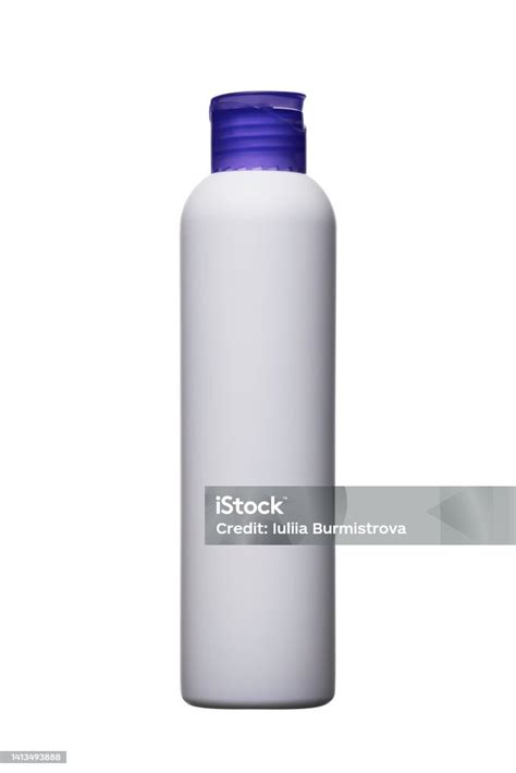 보라색 모자를 가진 플라스틱 빈 키 큰 샴푸 병 흰색 배경에 고립 된 모형 병 뚜껑에 대한 스톡 사진 및 기타 이미지 병 뚜껑 용기 제작물 포장 Istock