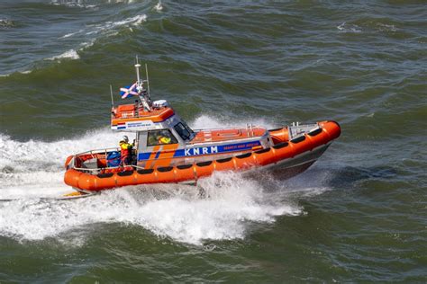 VIDEO KNRM Rescues Over People In SWZ Maritime