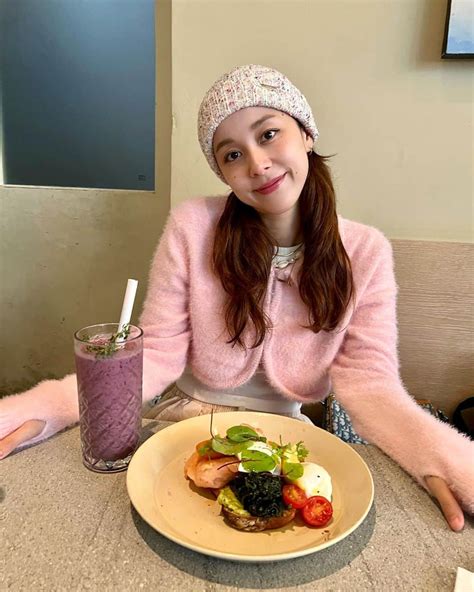 佐藤ミケーラ倭子さんのインスタグラム写真 佐藤ミケーラ倭子instagram 「次はカンジャンケジャン食べちゃおかな🇰🇷🦀」11月16日