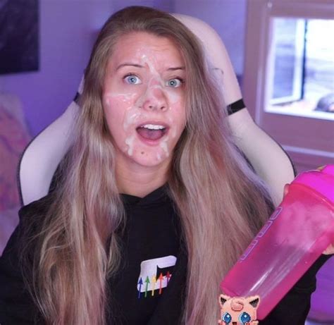 Foto De Omg My Twitch Was Still On While I Was Applying My Favorite Moisturizer