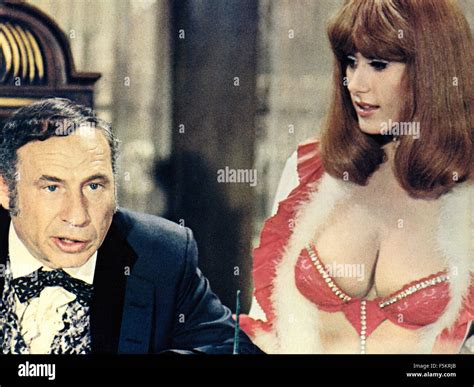 Madeline Kahn 1999 Madeline Kahn Autographed Signed Photograph Circa