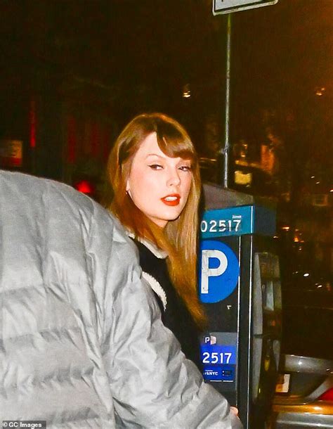 Taylor Swift Legs It Around Nyc In A Stylish Outfit As Insiders Reveal