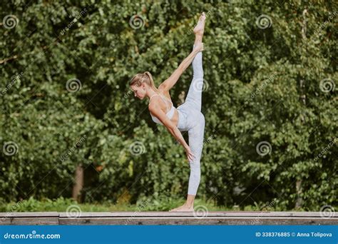 Shredded Woman Holding Standing Splits Stock Image Image Of Endurance