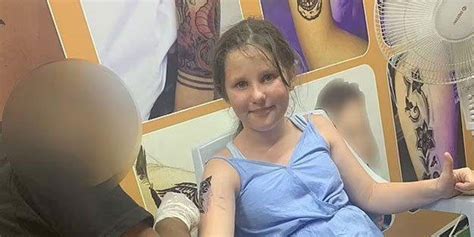 10 Yaşındaki İngiliz İstanbulda Dövme Yaptırdı Başına Gelmeyen